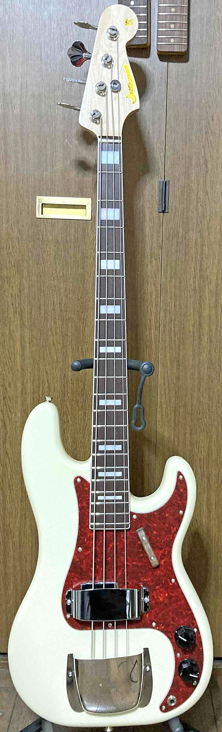 Moon CUSTOM GUITARS | i-wave-music