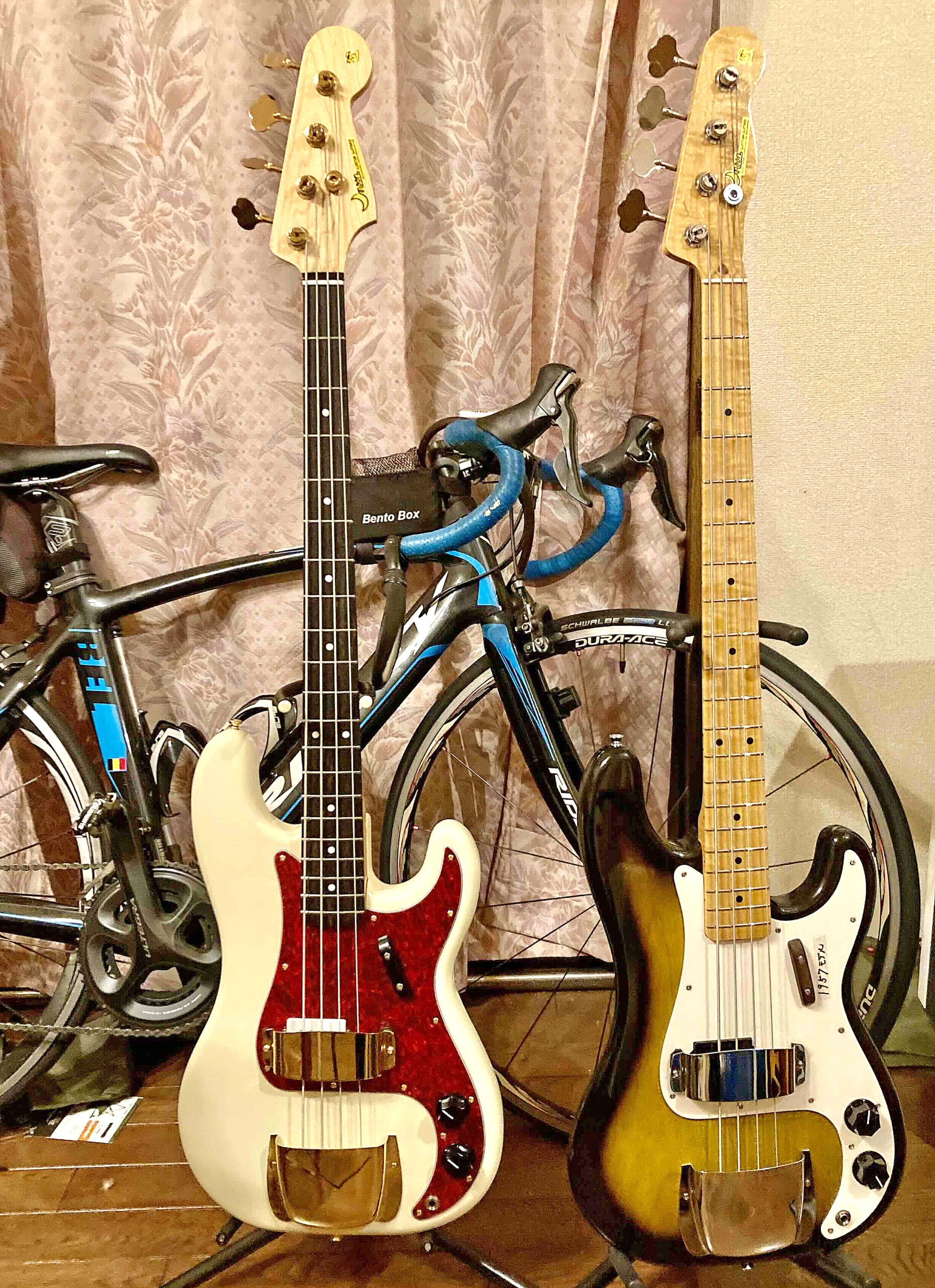 Moon CUSTOM GUITARS | i-wave-music