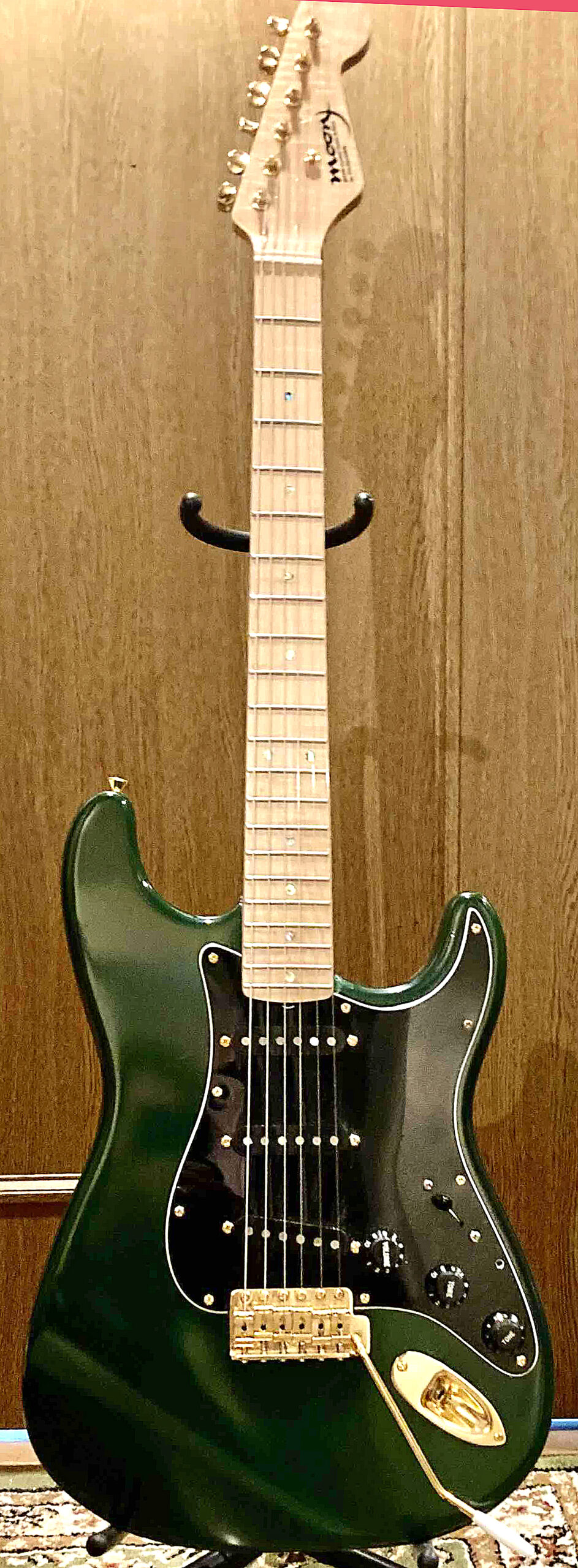Moon CUSTOM GUITARS | i-wave-music