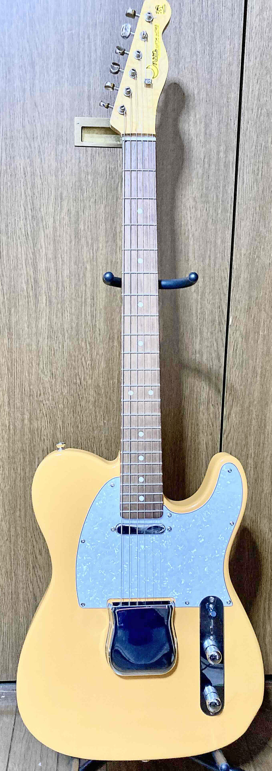 Moon CUSTOM GUITARS | i-wave-music