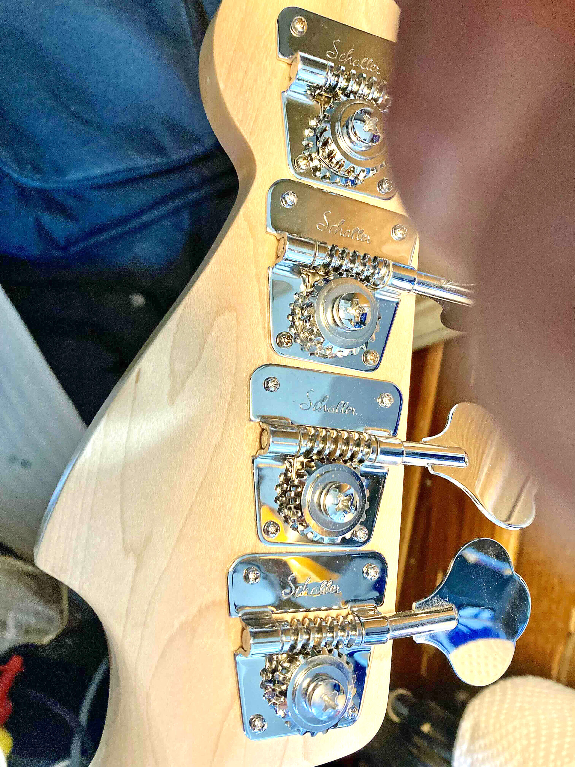 Moon CUSTOM GUITARS | i-wave-music