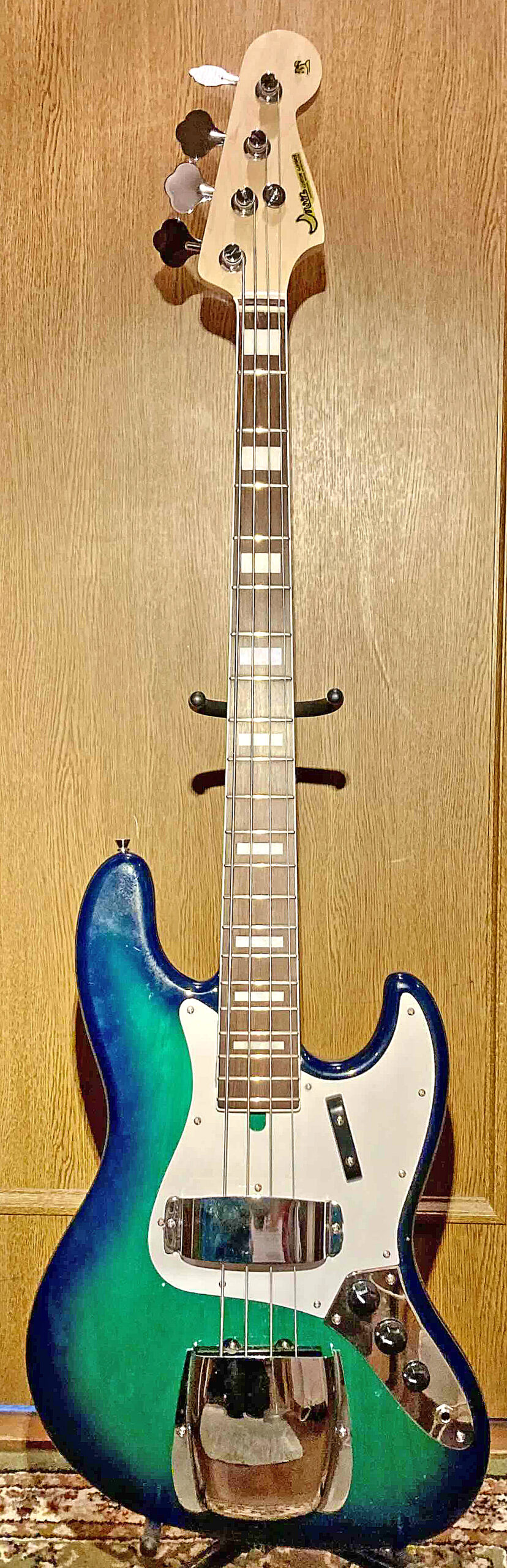 Moon CUSTOM GUITARS | i-wave-music