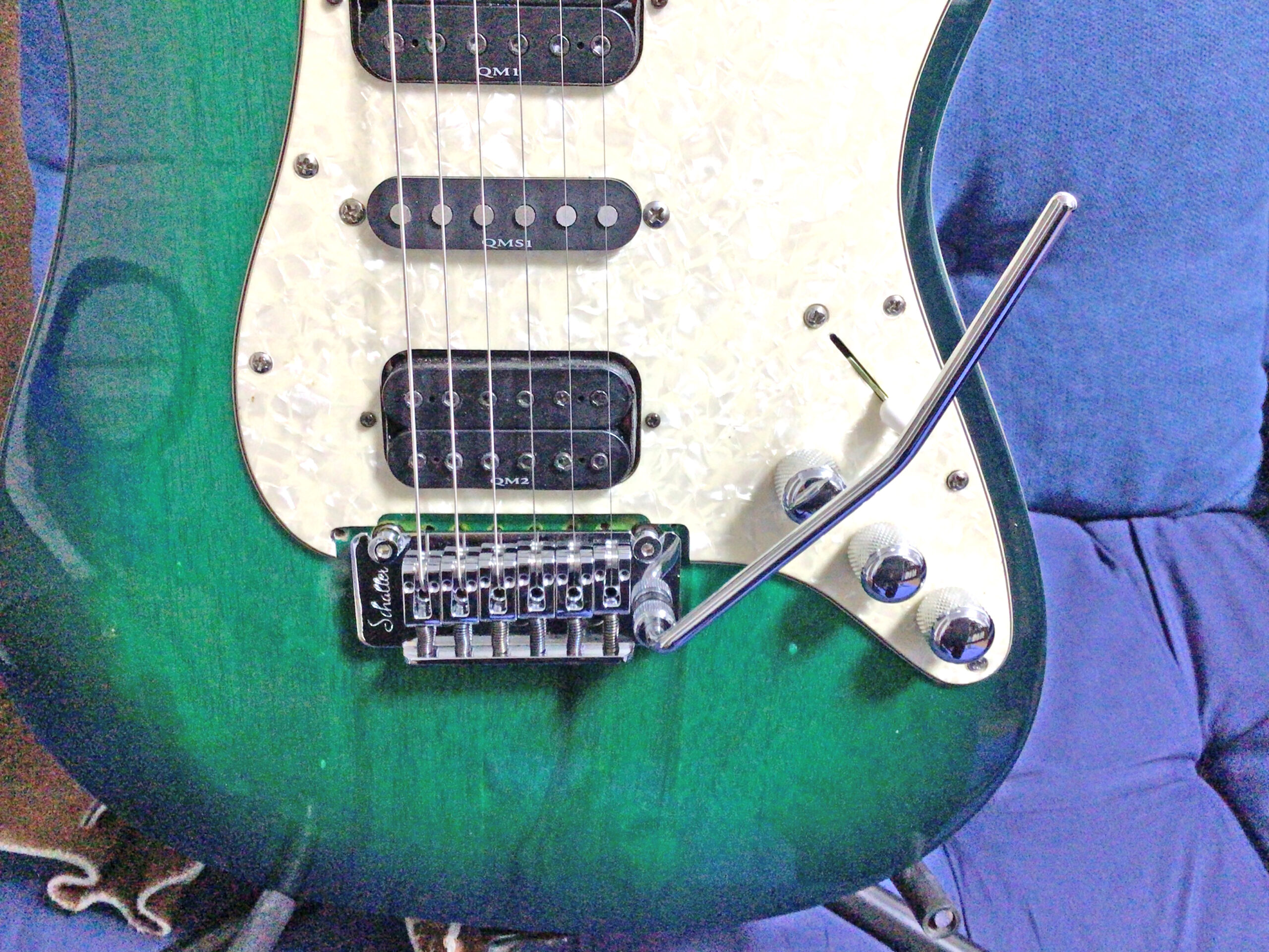 Moon CUSTOM GUITARS | i-wave-music